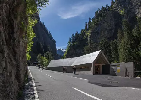 Nouveau centre de visiteurs dans les gorges de Viamala par Iseppi-Kurath