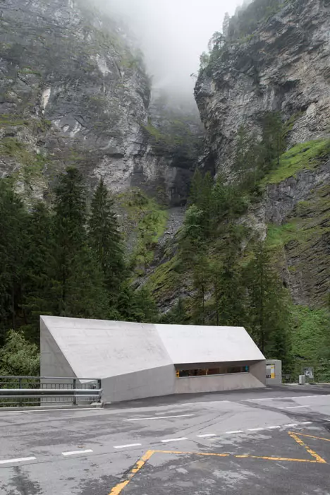 Nouveau centre de visiteurs dans les gorges de Viamala par Iseppi-Kurath