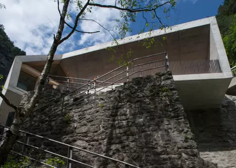 Nouveau centre de visiteurs dans les gorges de Viamala par Iseppi-Kurath