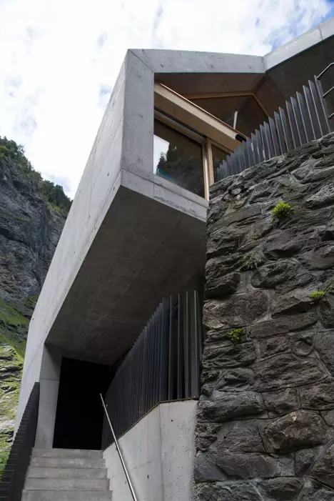 Nouveau centre de visiteurs dans les gorges de Viamala par Iseppi-Kurath