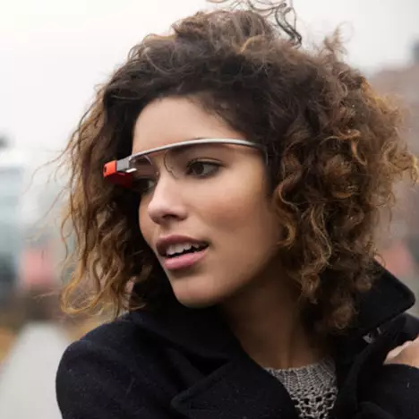 I-Google yembula ukubuka kuqala kwevidiyo ye-Google Glass