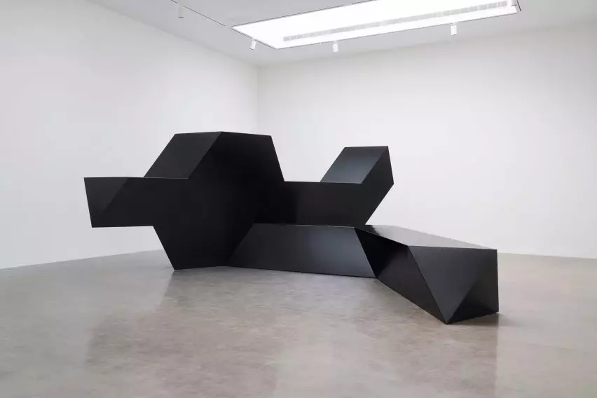 Nguồn Tony Smith, Tau, Triển lãm ném lại Pace Gallery