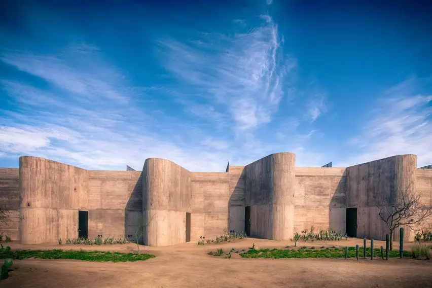 O hotel está deseñado polos arquitectos Ruben Valdez e Yashar Yektajo