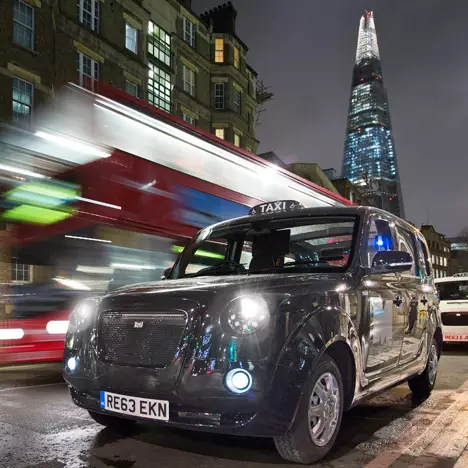 London Taxi Company akkumulyatorla işləyən qara taksi nümayiş etdirir 60065_3