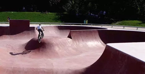 Skate park nan Reims pa Planda architectes ak Constructo