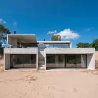 บ้านในเนินทราย โดย Luciano Kruk arquitectos