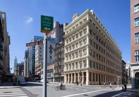 Shigeru Ban crea interiores de lujo para proyecto de vivienda privada en Nueva York