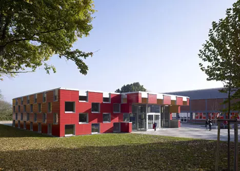 Comedor da escola secundaria Salmtal de SpreierTrenner Architekten