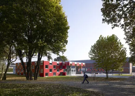 Kantin Sekolah Menengah Salmtal oleh SpreierTrenner Architekten