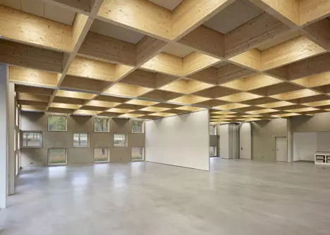 Cantina Școlii Gimnaziale Salmtal de SpreierTrenner Architekten