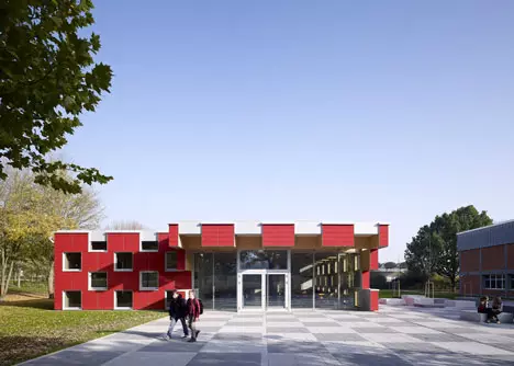 Kantin Sekolah Menengah Salmtal oleh SpreierTrenner Architekten