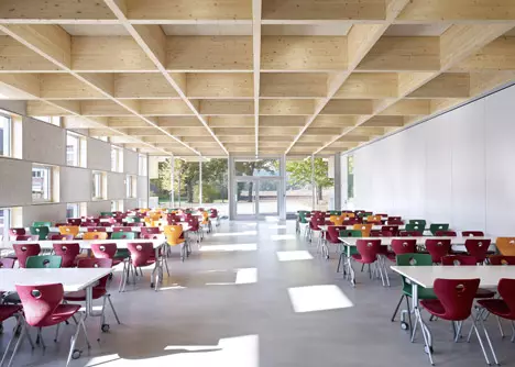 Canteen ya Shule ya Sekondari ya Salmtal na SpreierTrenner Architekten