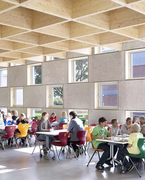 Cantina Școlii Gimnaziale Salmtal de SpreierTrenner Architekten