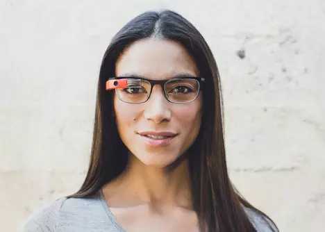 Google Glass gouf duerch Hand Skizzen entworf seet de Lead Designer Isabelle Olsson