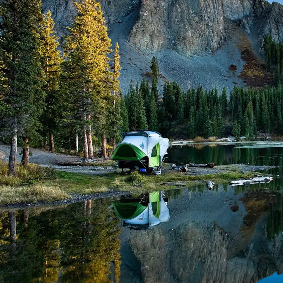 Pop-up camping cov khoom muaj nyob rau hauv compact SylvanSport Go trailer