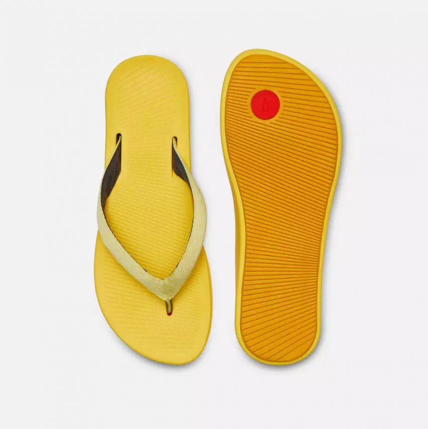 Flip flops ar cukurniedru zolēm no eko apavu zīmola Allbirds