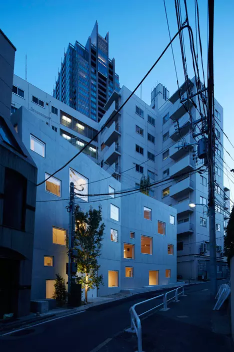 R4 em Roppongi por Florian Busch Architects