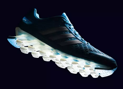 I-Adidas isungula abaqeqeshi be-Springblade Razor abaneesu eziluhlaza