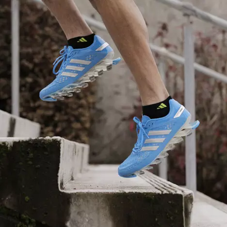 Adidas bringt Springblade Razor Turnschuhe mit federnden Sohlen auf den Markt