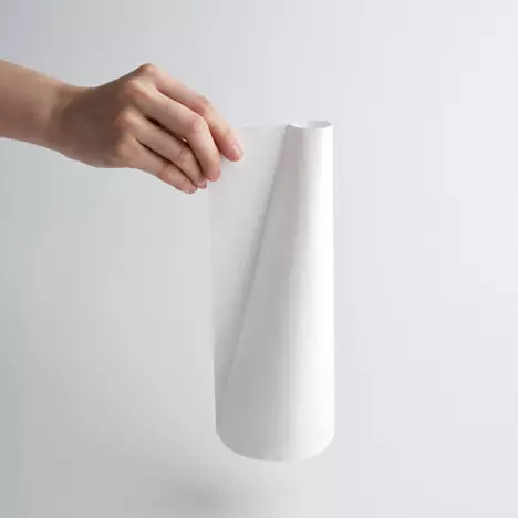 Tyvek Vases na Jiwon Choi