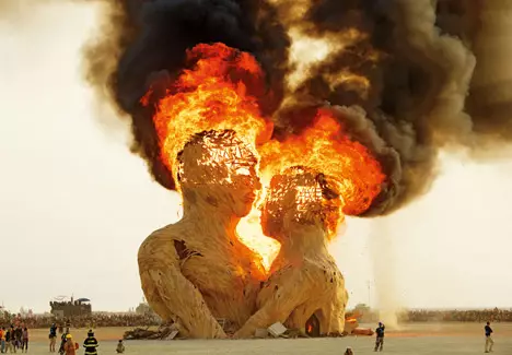 NK Guy снима Art of Burning Man