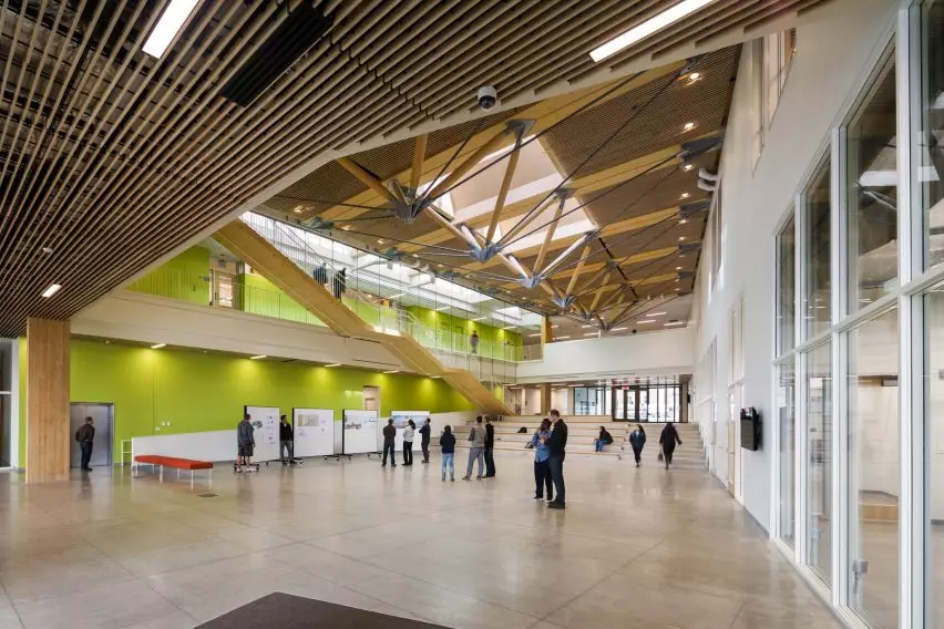 L'école de design de l'Université du Massachusetts Amherst par Leers Weinzapfel Associates