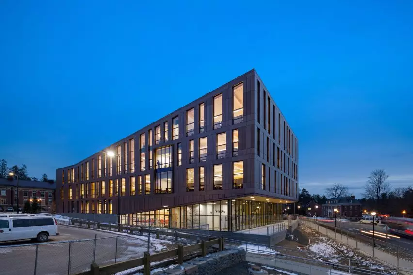 Σχολή σχεδίου του Πανεπιστημίου της Μασαχουσέτης Amherst από την Leers Weinzapfel Associates