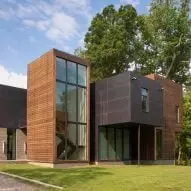 Robert Gurney se encuentra en una casa de Maryland en una colina con vista a un río