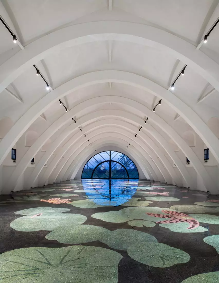 Interno del TaoCang Art Center di Roarc Renew a Jiaxing, Cina