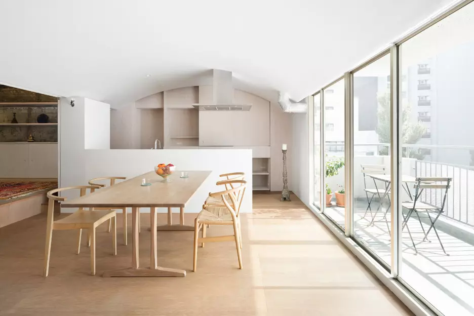 Team Living House de Masatoshi Hirai Architects Atelier, una renovació d'interiors d'apartaments a Tòquio, Japó