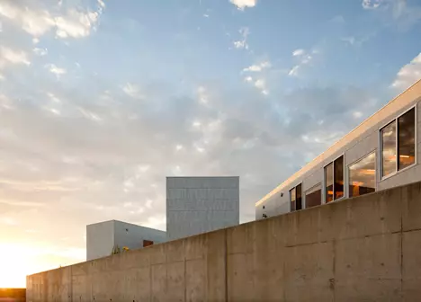 Hostel Kyonanban, Yasutaka Yoshimura Architects