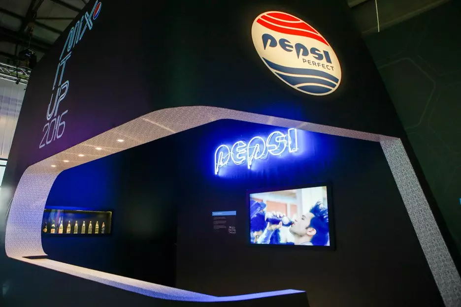 pepsi-instalasi-milan-design-week-2016_dezeen_936