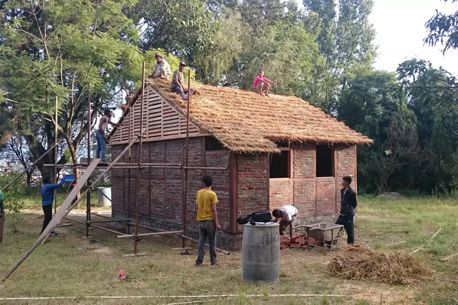 Vivienda para las víctimas del terremoto de Nepal de 2015 por Shigeru Ban