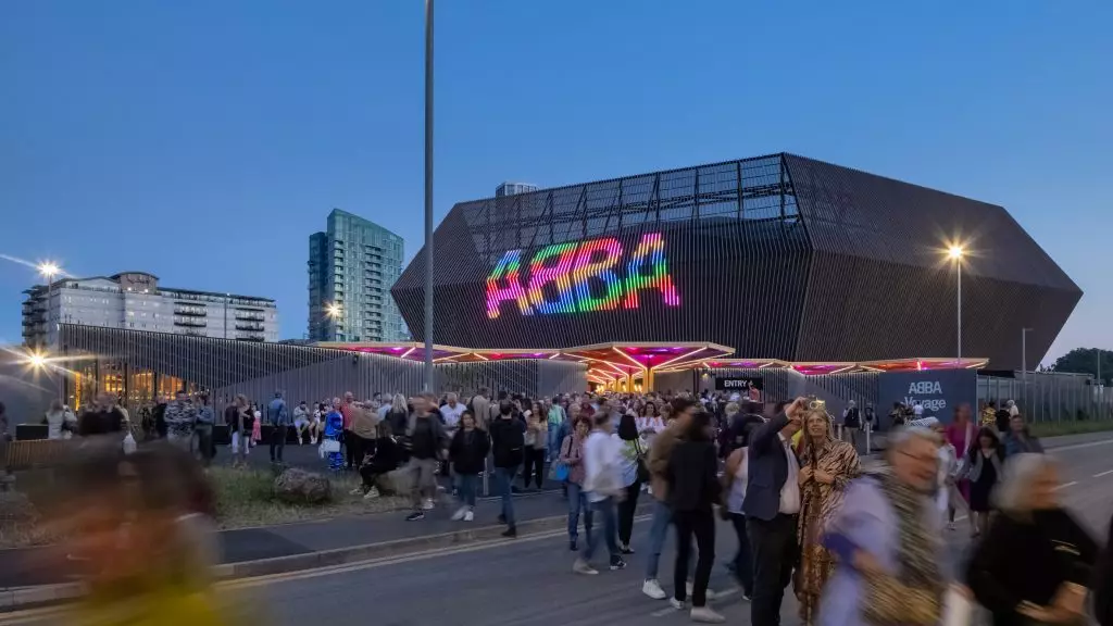 Stufish creează „cel mai mare loc demontabil din lume” pentru spectacolul virtual ABBA