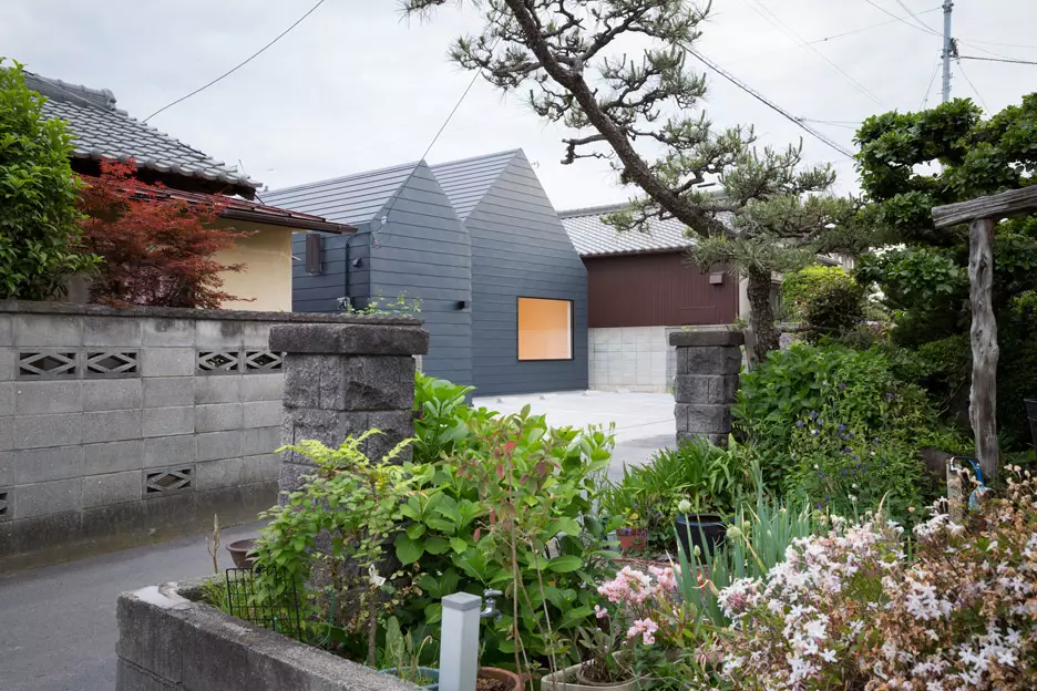 Sanjo Hokusei Community Center di Yasunari Tsukada Design