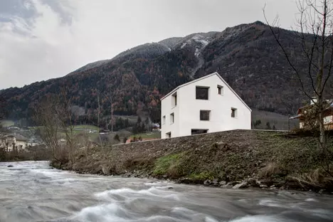 Casă la Mill Creek de Pedevilla Architects