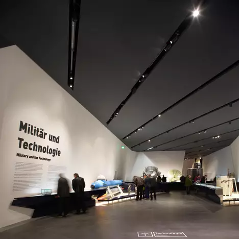 Museum Sejarah Militer Dresden oleh Daniel Libeskind