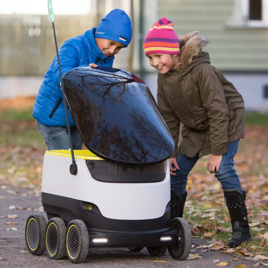 Robot pengiriman bahan makanan melalui Skype