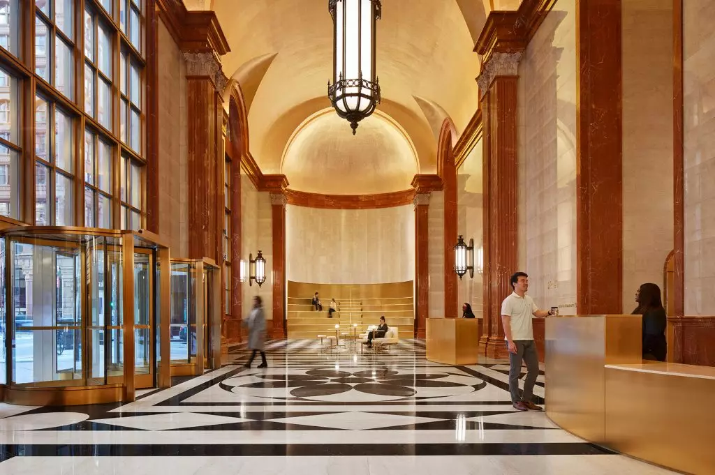 Norman Kelley osviežuje lobby v postmodernej chicagskej veži