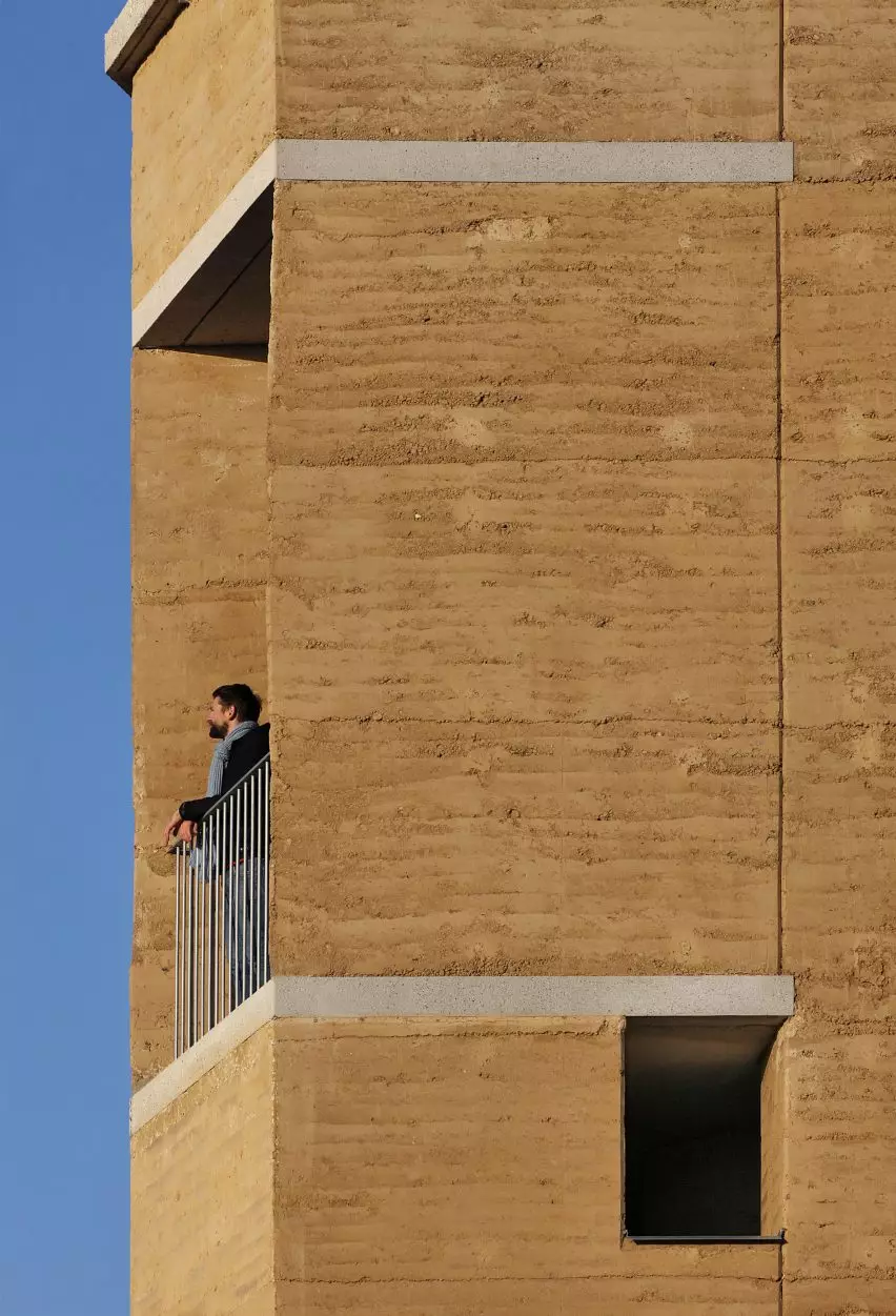 Utsjochtoer Negenoord troch De Gouden Liniaal Architecten