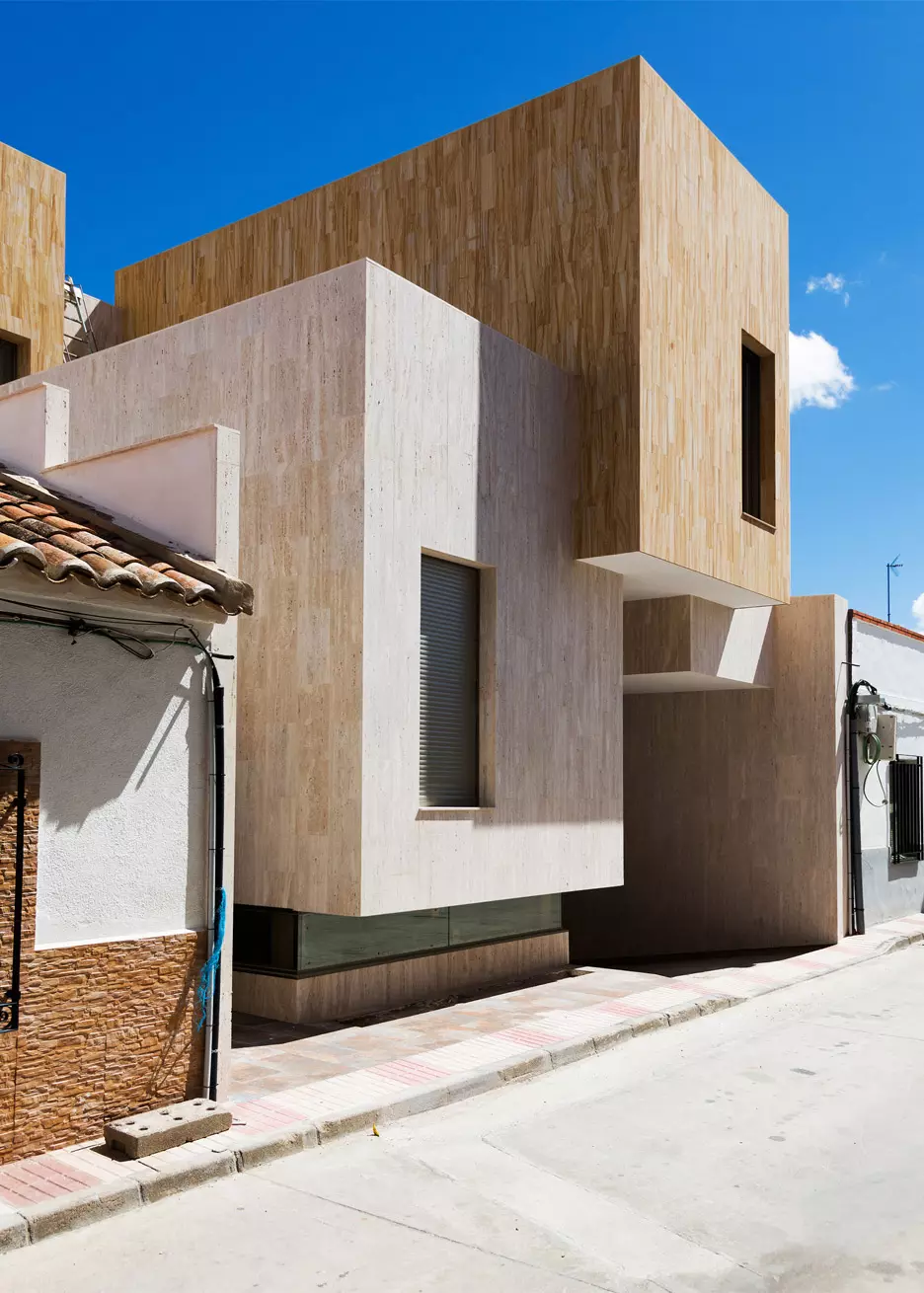 العمارة السكنية: House R + by OOIIO في إسبانيا