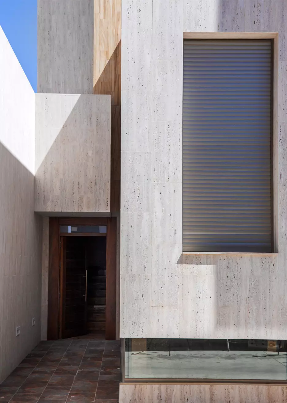 العمارة السكنية: House R + by OOIIO في إسبانيا