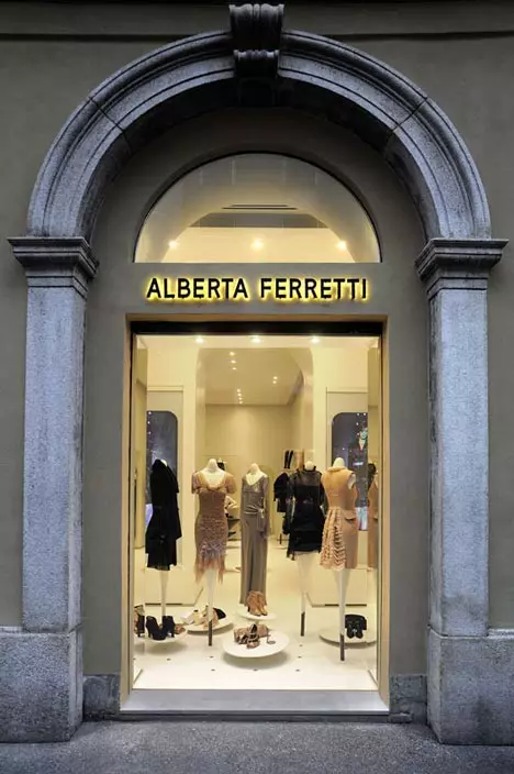 Alberta Ferretti តាមរយៈ Montenapoleone ដោយ Sybarite