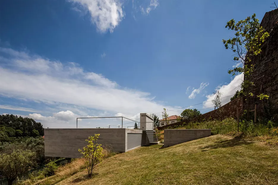 Refúgio na Montaria na Viana do Castelo, Portugal nke Carvalho Araújo dere