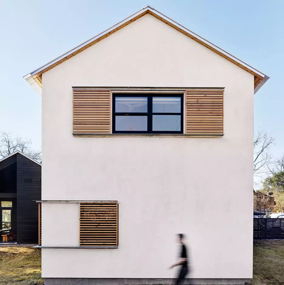 Casa prefabricada moderna de Texas por Aamodt Plumb Architects