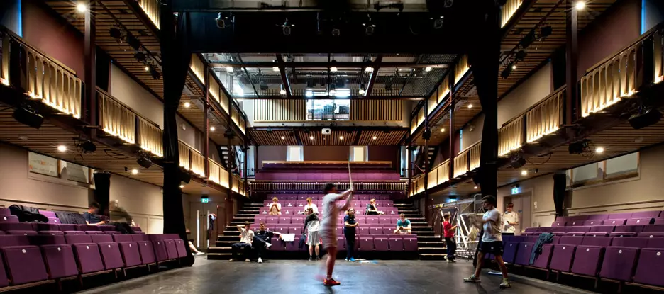The Quarry Theatre en Bedford por Foster Wilson Architects