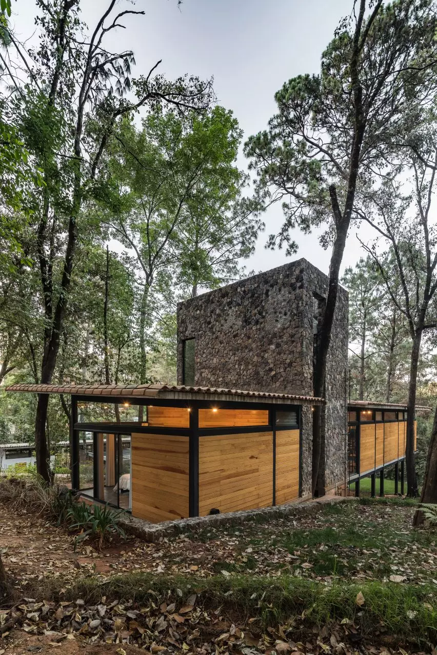 Casa Luzia от Saavedra Arquitectos в Авандаро, Мексико