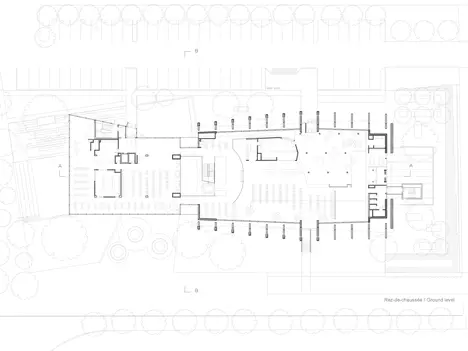 Dan Hanganu ve Cote Leahy Cardas tarafından bir kütüphaneye dönüştürülen Quebec'teki Lofty kilisesinin zemin kat planı