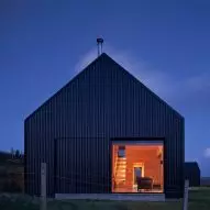 Guriga Black Shed ee ku yaal Isle of Skye waxaa leh Mary Arnold-Forster Architects