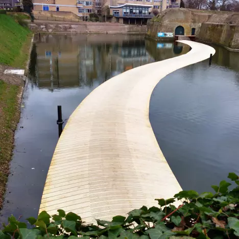 Dutch Floating Bridge troch RO&AD arsjitekten